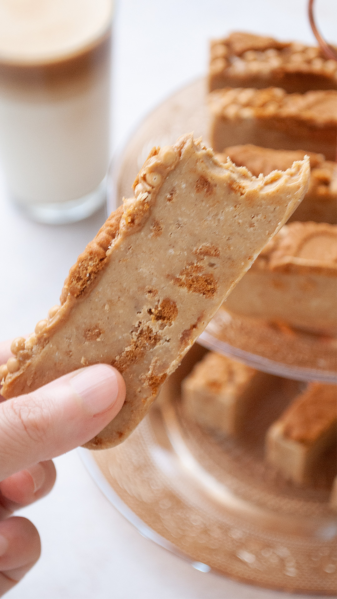 Ciocolată de caramel cu biscuiți Lotus Biscoff | iCooking - pentru ...